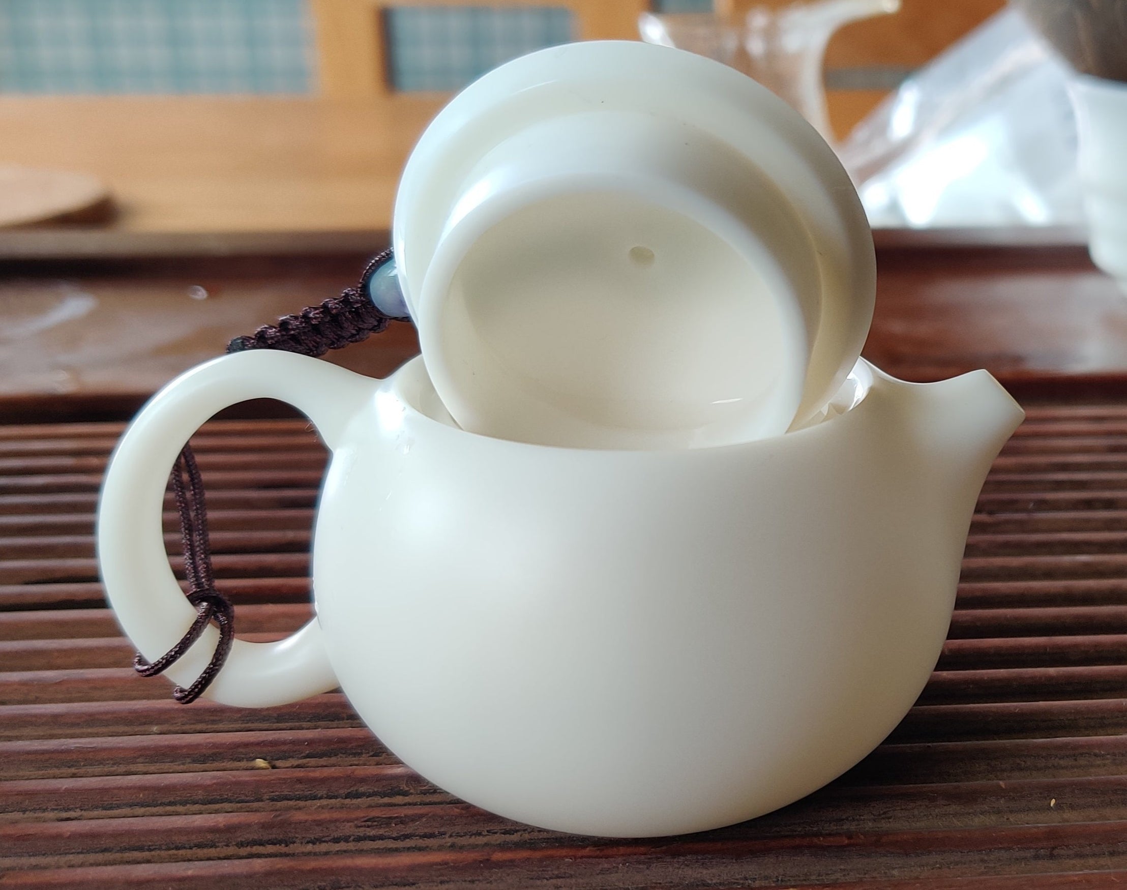 Mutton Fat Jade Porcelain "Xi Shi" Teapot Yunnan Sourcing Tea Shop