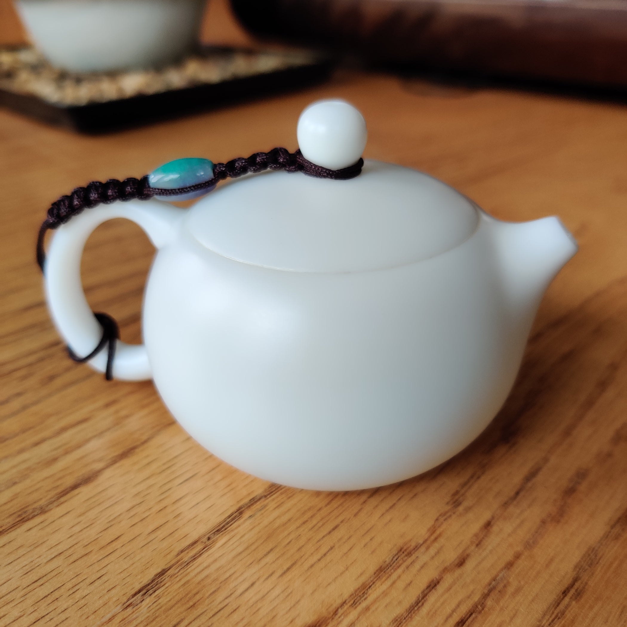 Mutton Fat Jade Porcelain "Xi Shi" Teapot Yunnan Sourcing Tea Shop