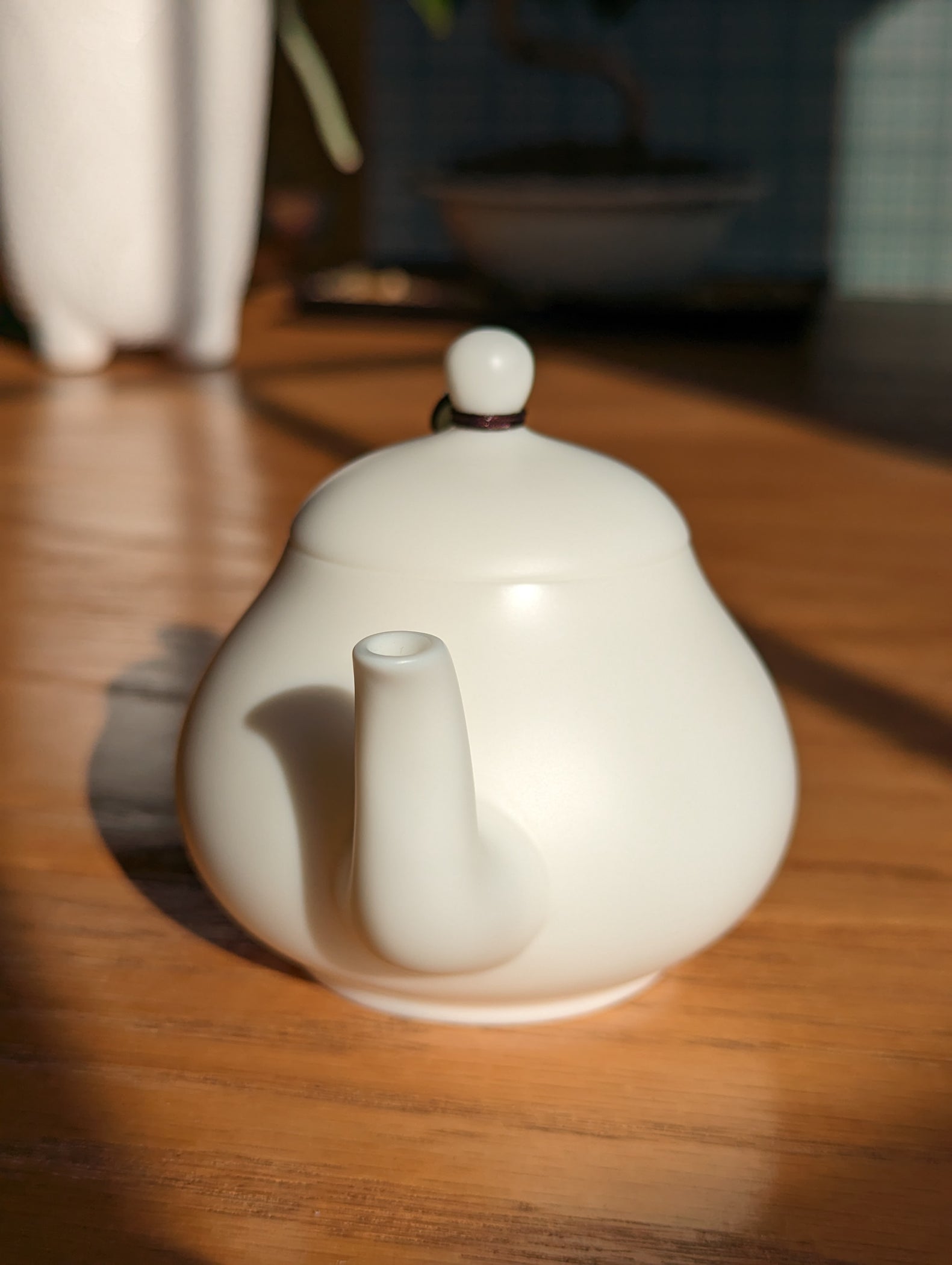 Mutton Fat Jade Porcelain "Pear Shaped" Teapot Yunnan Sourcing Tea Shop
