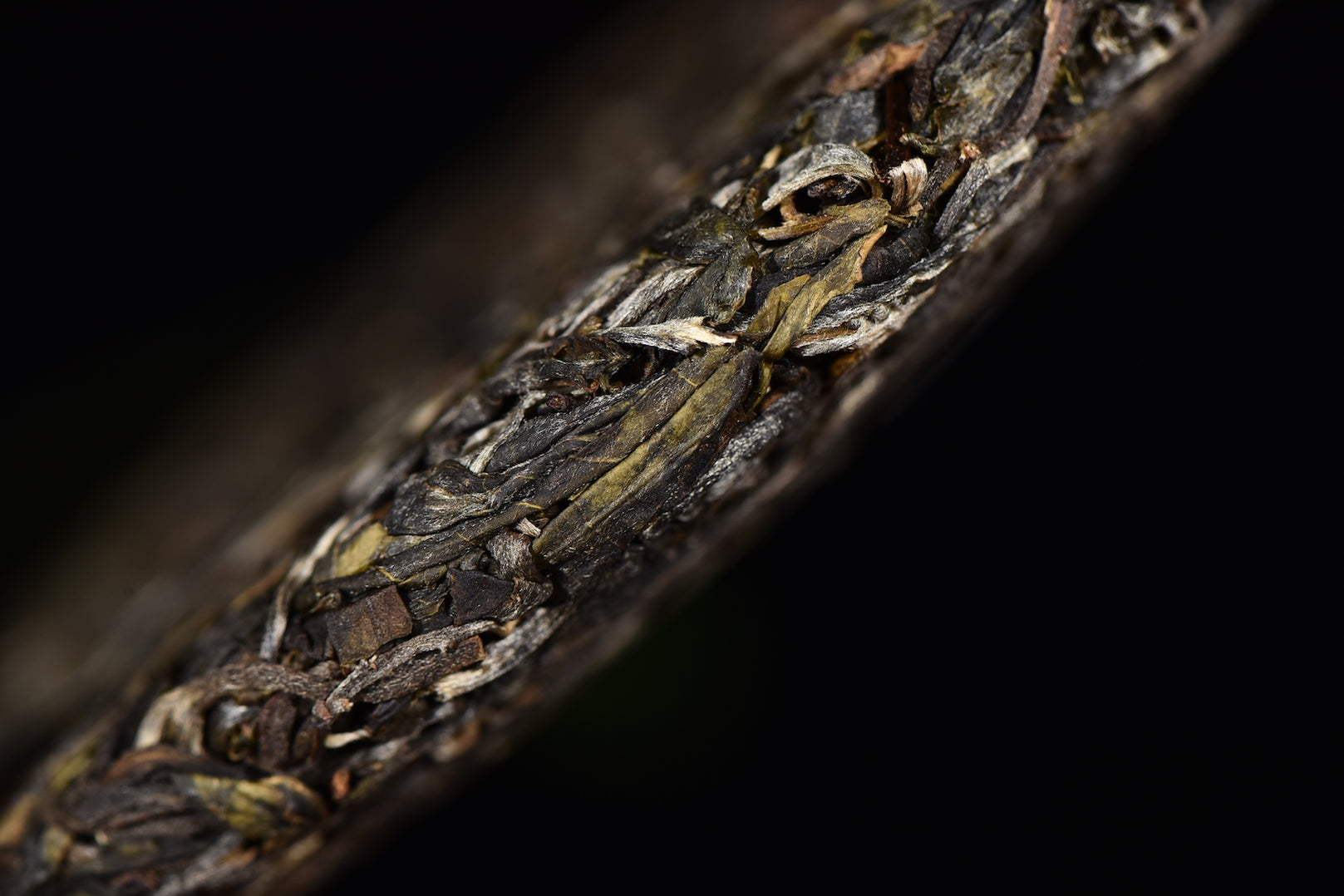 2017 Yunnan Sourcing "Autumn Teng Tiao Old Tree" Raw Pu-erh tea cake ...