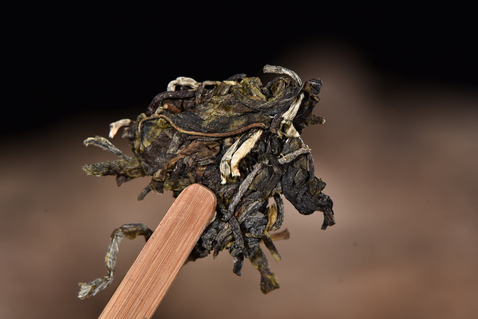 2017 Yunnan Sourcing "Autumn Teng Tiao Old Tree" Raw Pu-erh tea cake ...