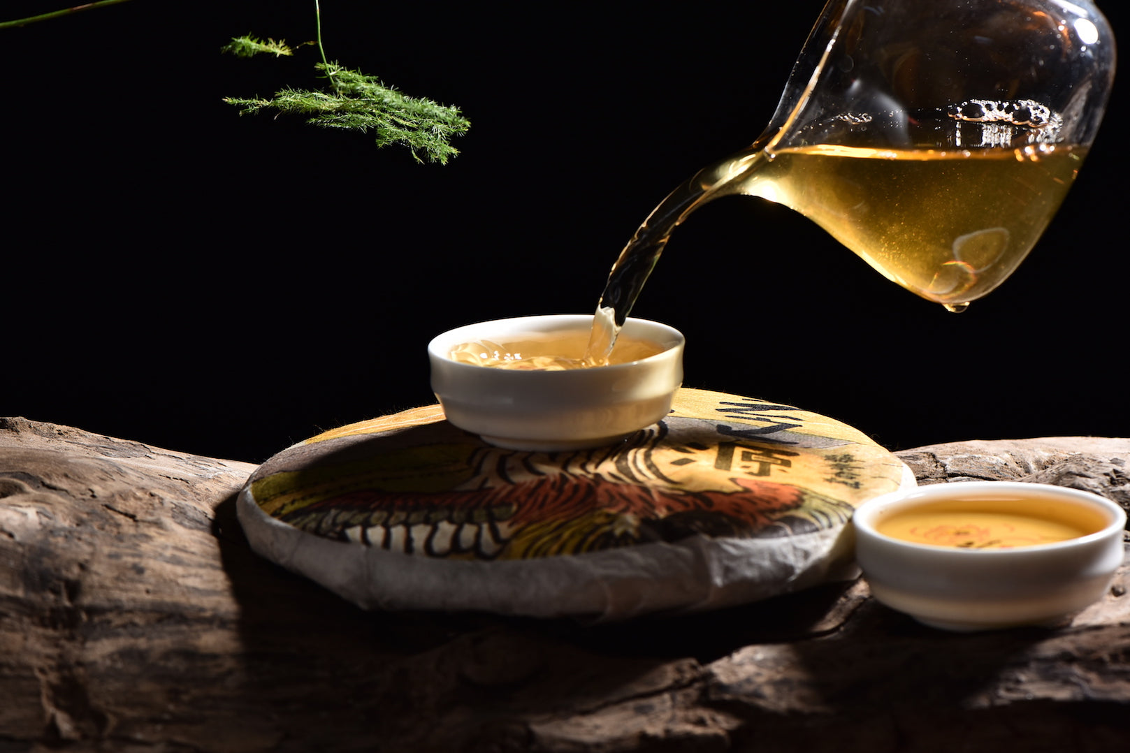 2017 Yunnan Sourcing "Autumn Teng Tiao Old Tree" Raw Pu-erh tea cake ...