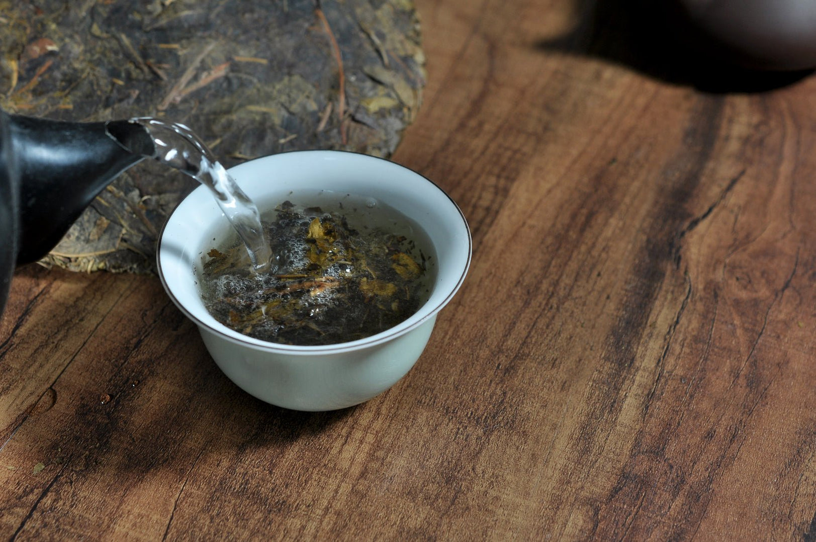 2000 Yi Wu "Huang Pian" Matured Leaves Raw Pu-erh Tea Cake Yunnan ...