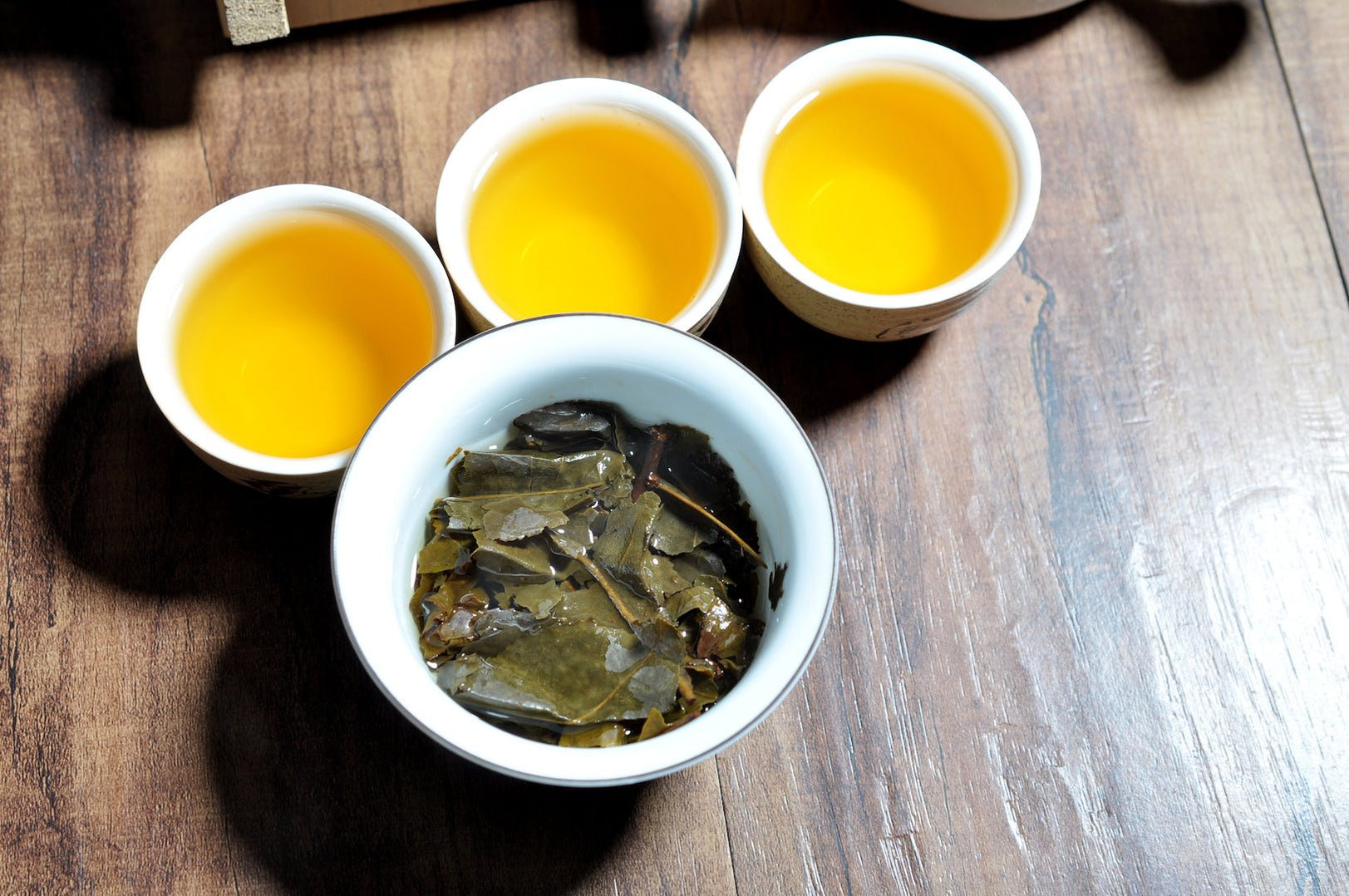 2000 Yi Wu "Huang Pian" Matured Leaves Raw Pu-erh Tea Cake Yunnan ...