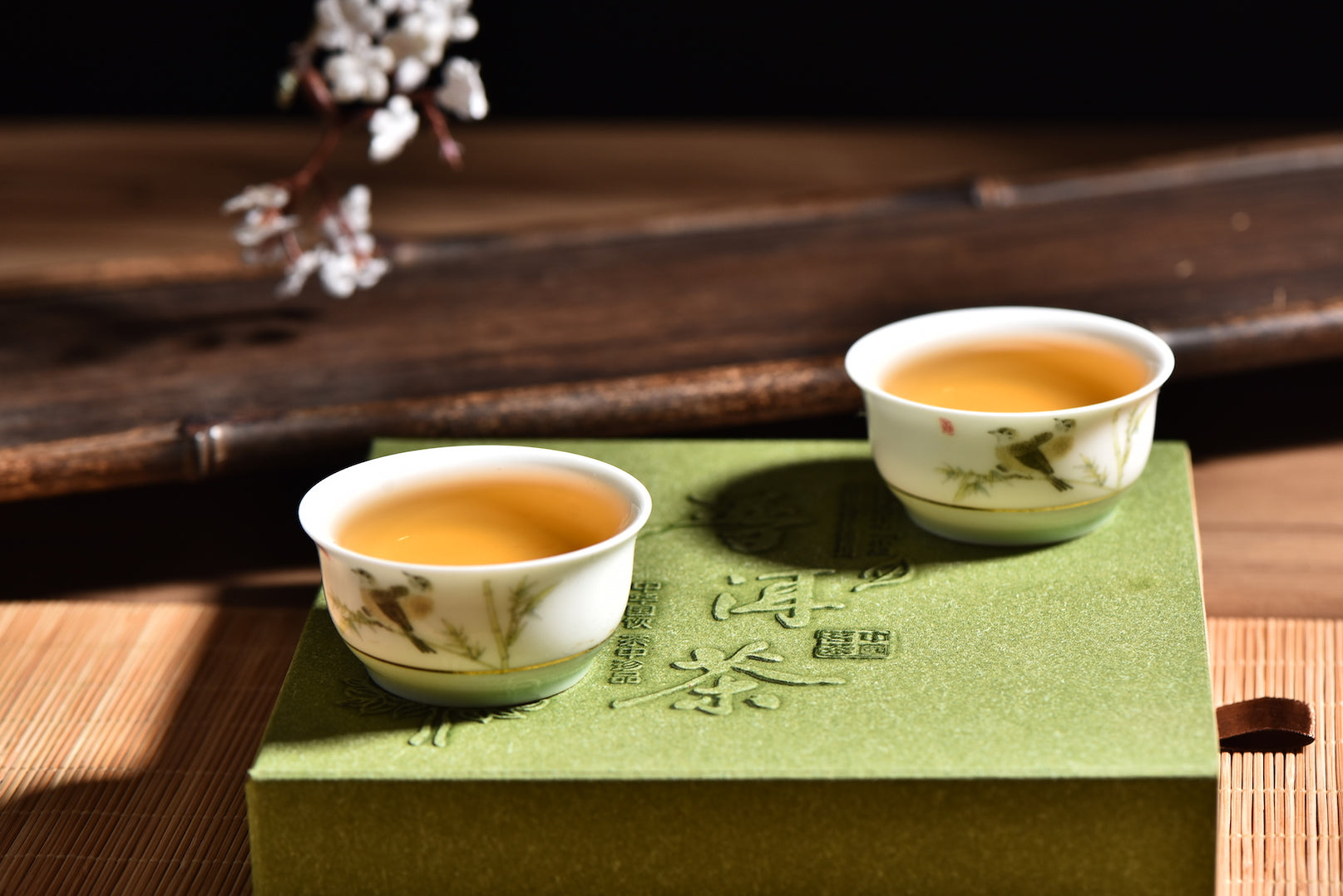 Wild Tree Purple "Ye Sheng Cha" Raw Pu-erh Tea Cake in Gifting Box ...