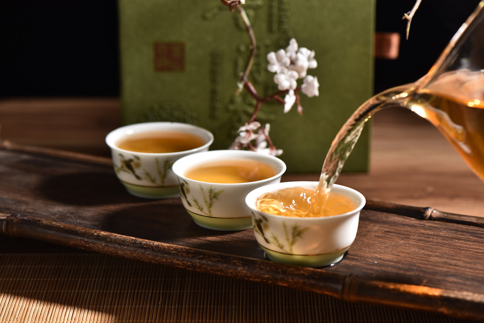 Wild Tree Purple "Ye Sheng Cha" Raw Pu-erh Tea Cake in Gifting Box ...