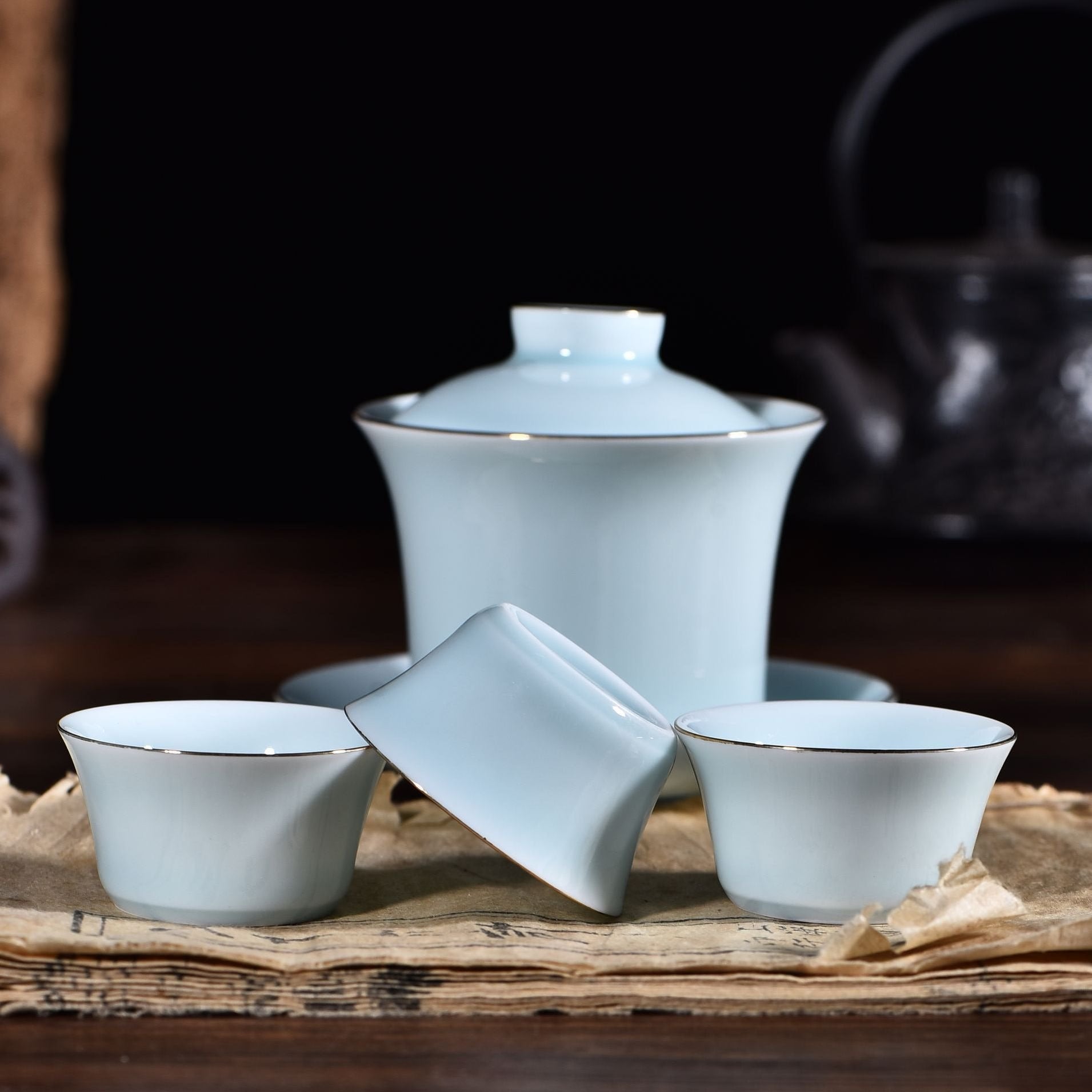 "Silver Lining" Porcelain Gaiwan with Matching Cups and Cloth Carrier ...